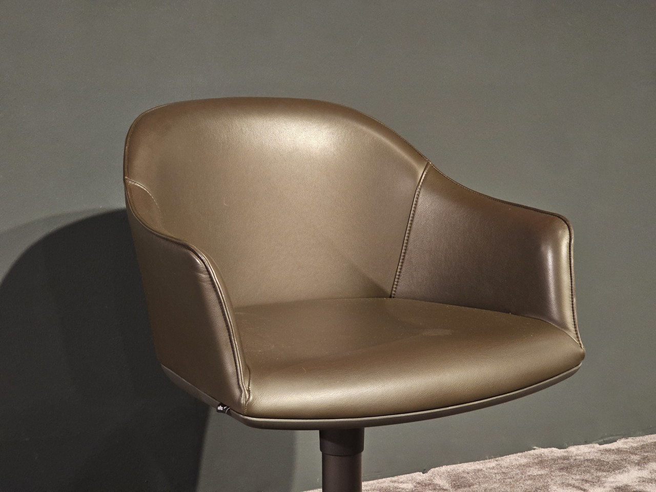 Vitra Softshell Chair | Designermöbel Stuttgart