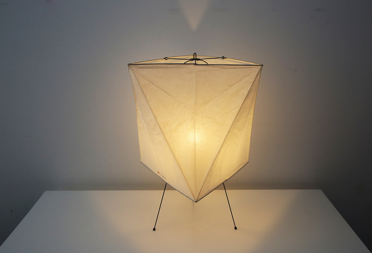 VITRA AKARI-DESIGN Noguchi-Tischleuchte 1AG grau | Designermöbel Stuttgart