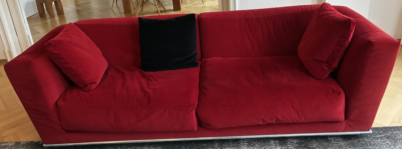 2 er Sofa Samt rot | Designermöbel Darmstadt